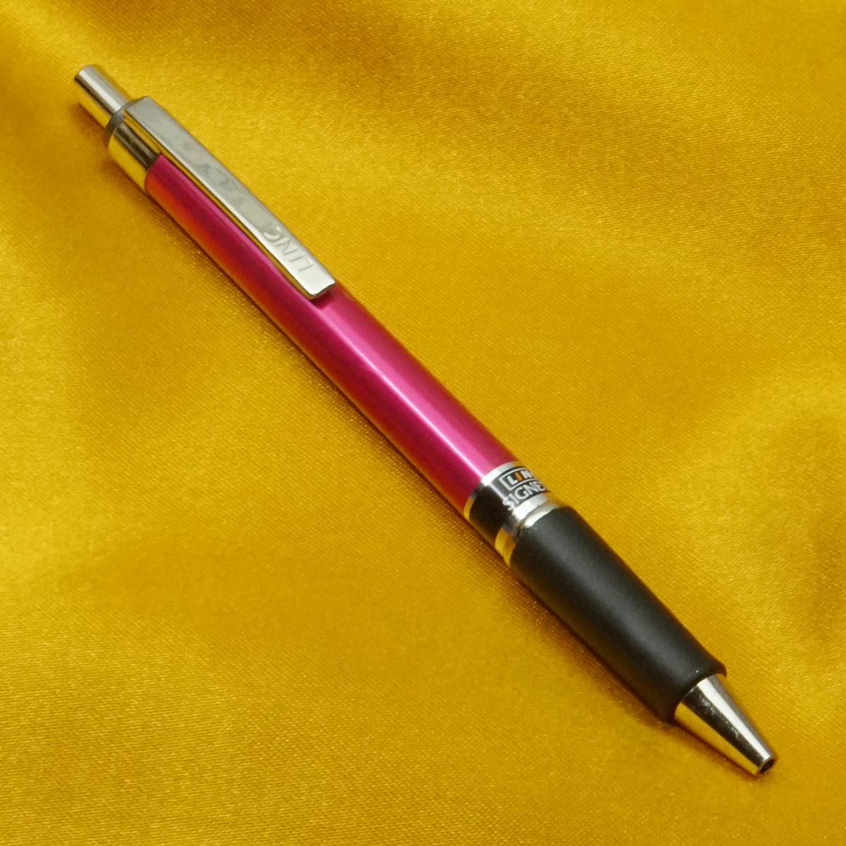 Linc Signetta Dark Pink Color Body With Rubber Grip Holder Fine Tip ...