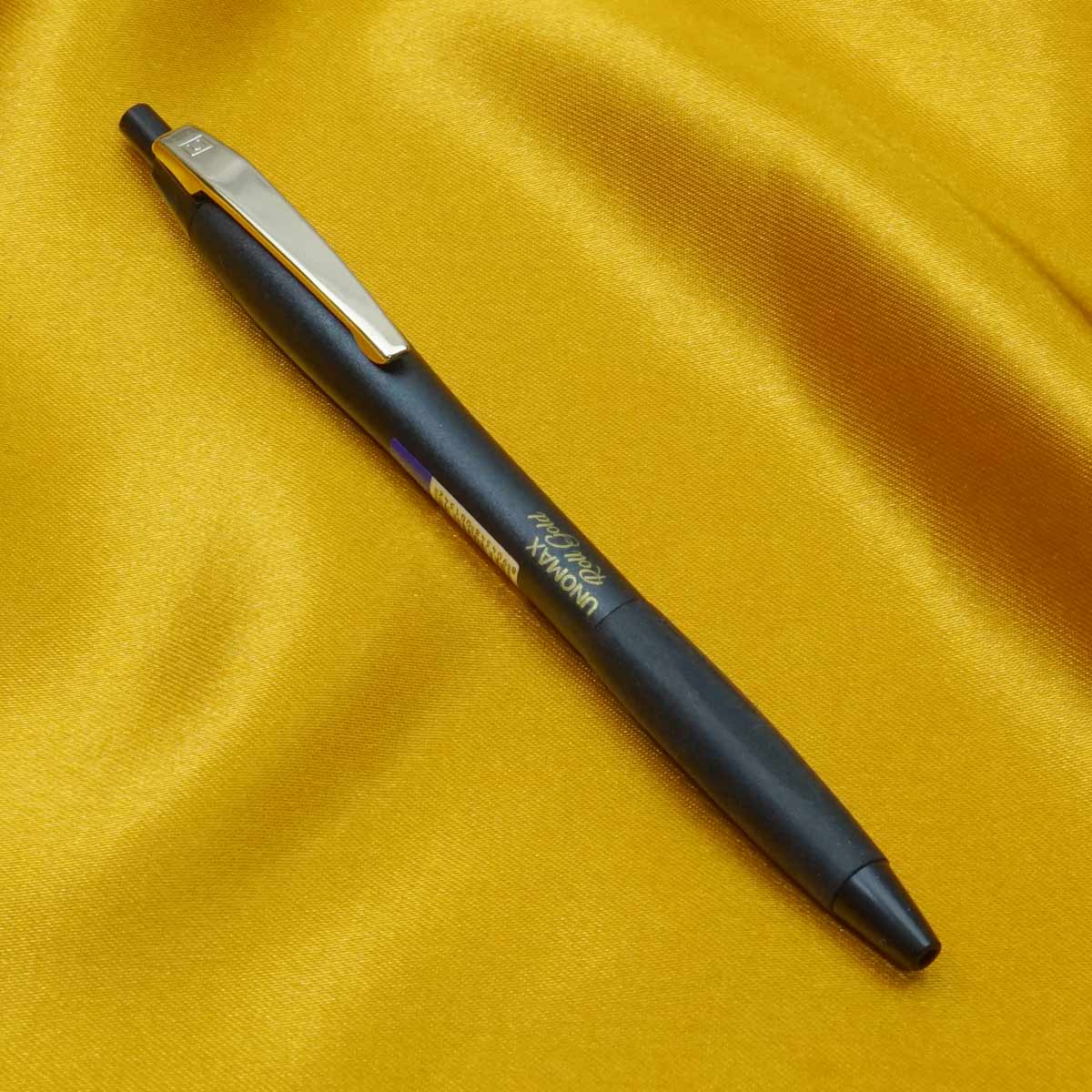 Unomax Roll Gold Black Color Body Design With Gold Clip Fine Tip Click ...