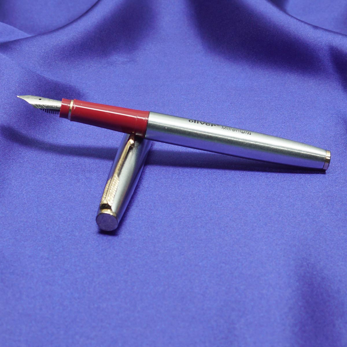 Oliver Millenium Full Silver Body With Red Grip Fine Nib Gold Clip Eye ...