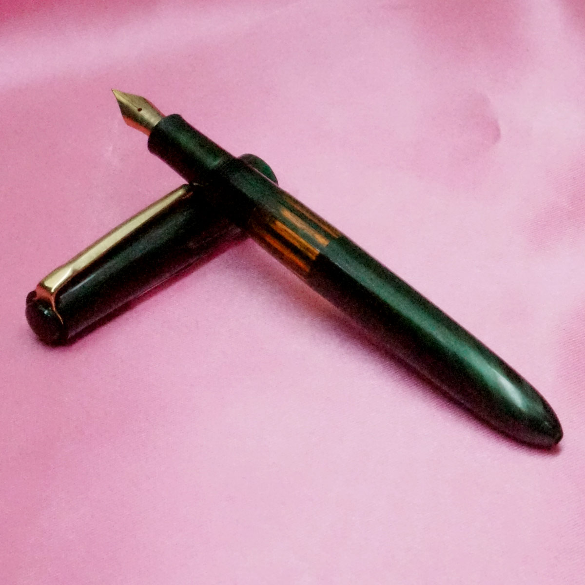 Arihant Black Bird Dark Green Color Body and Cap with No.5.5 GP Fine ...