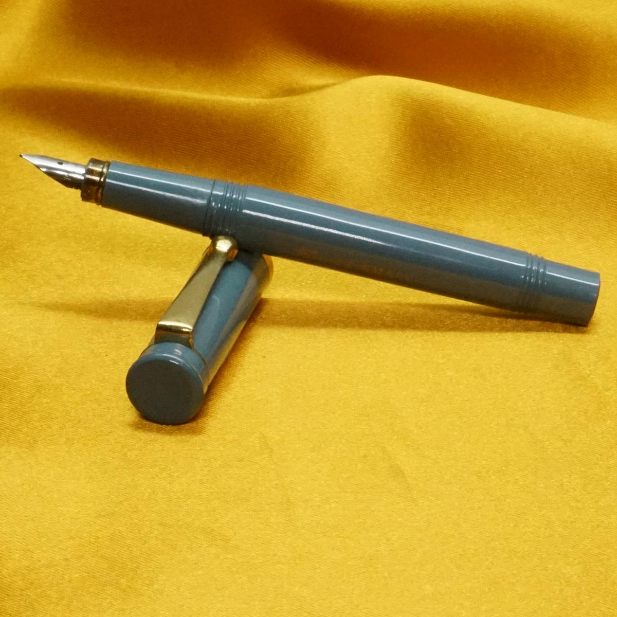 Brill Small Grey Color Body and Cap Gold Trims No.0 SSF Fine Tipped Nin ...