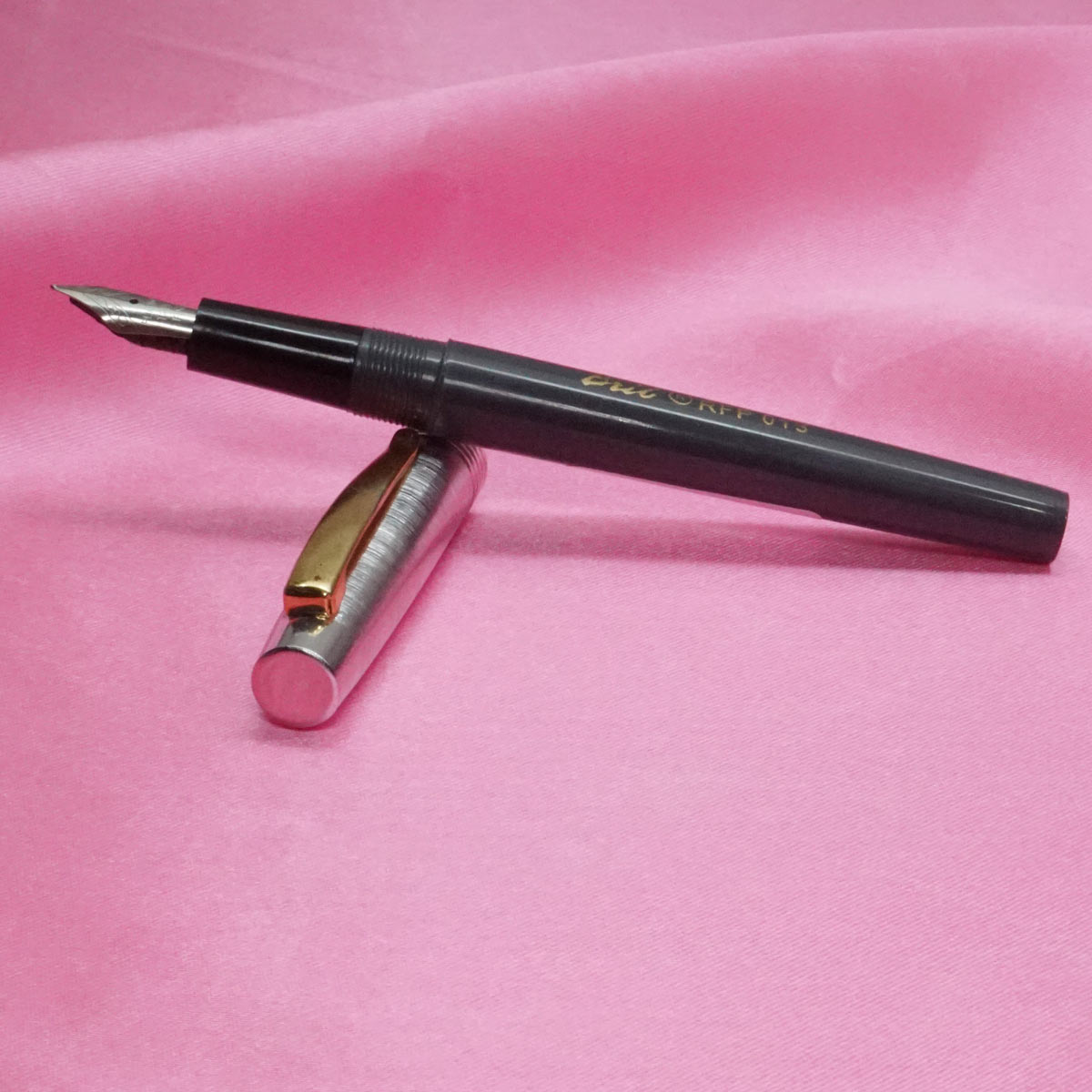 Bril 013 Silver Cap Gold Clip Grey Color Body No.5 SSF Fine Tipped Nib ...