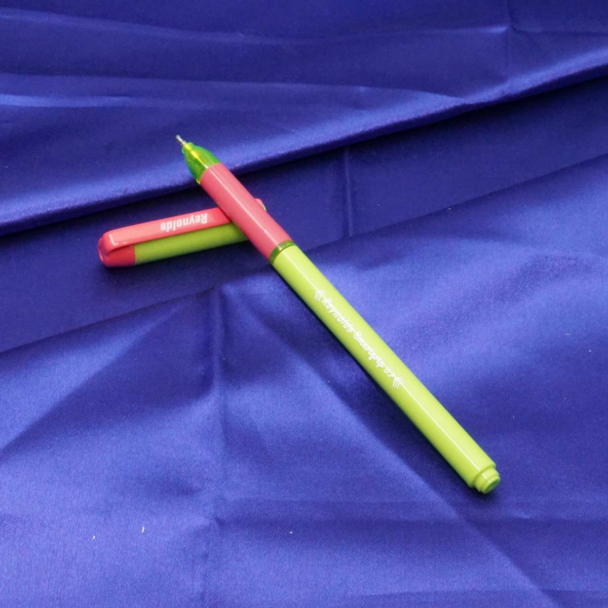 Reynolds Smartgrip Light Green Color Body With 0.7 Tip Cap Type Ball ...