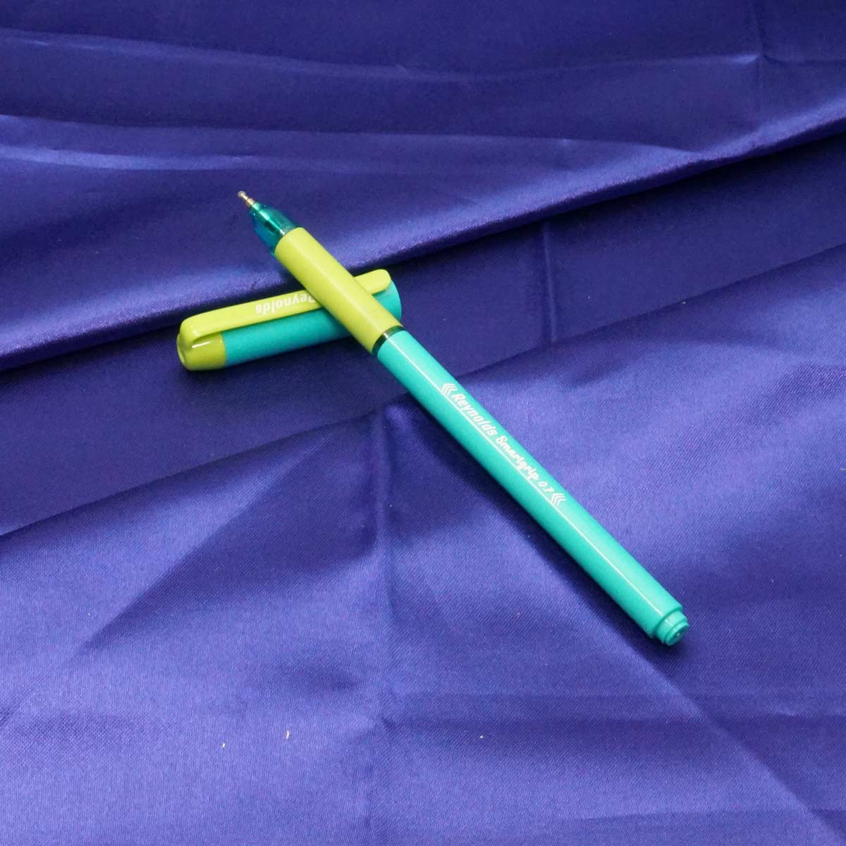 Reynolds Smartgrip Bluish Green Color Body With 0.7 Tip Cap Type Ball ...