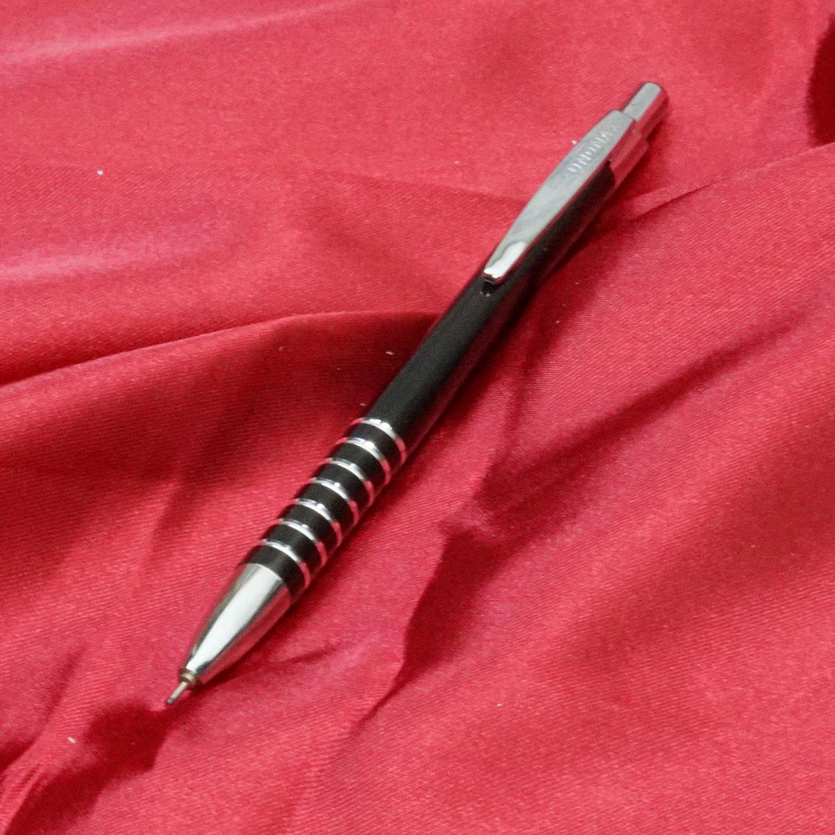 Unomax Sonet Black Color Body With Silver Ring Design And Trim Fine Tip ...