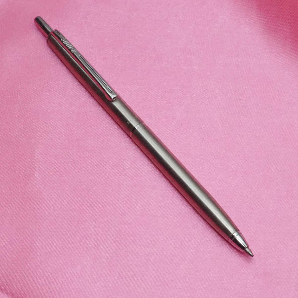 K-Nine Steelo Click Slim Silver Body With 1.0mm Tip Click Ball Pen SKU ...