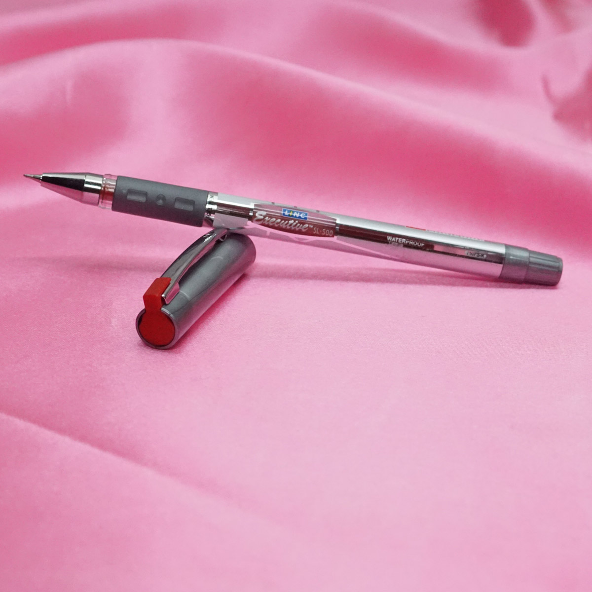 Linc Executive Grey Designed Body With Red Writing Fine Tip Cap Type ...