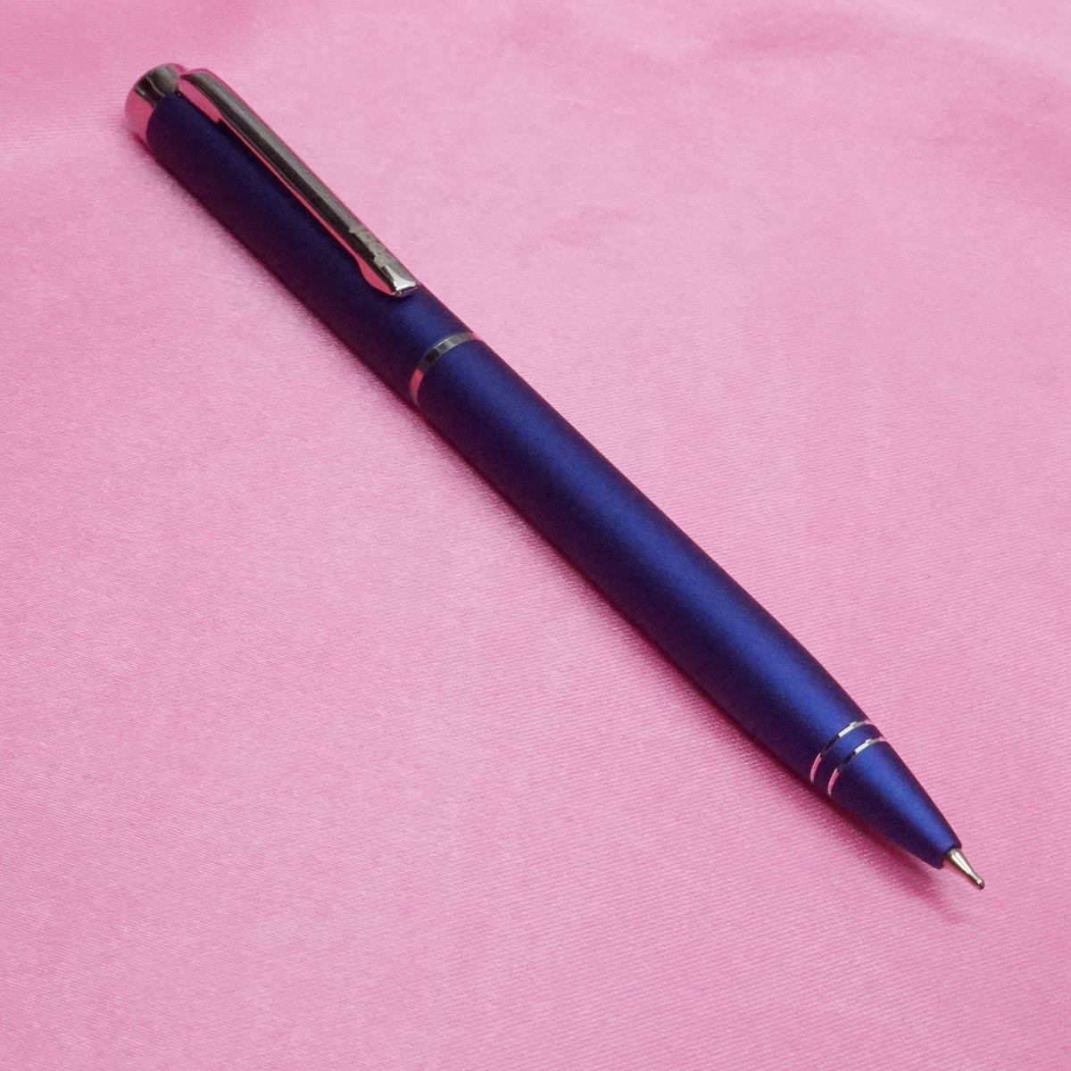 Boat K2 Blue Color Body With Silver Clip Fine Tip Twist Type Ball Pen ...