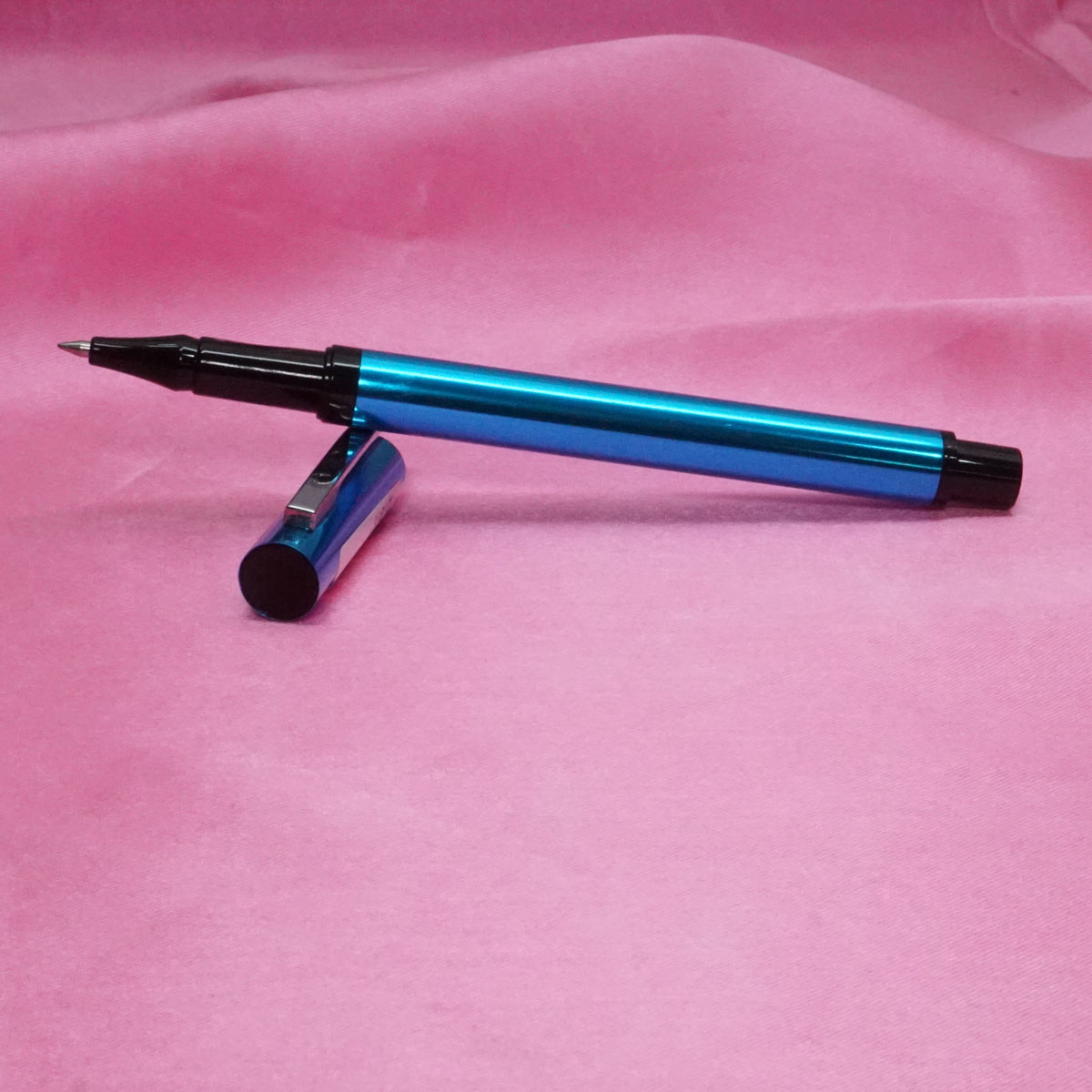 penhouse.in Plain Blue Color Body With Silver Clip Medium Tip Roller ...