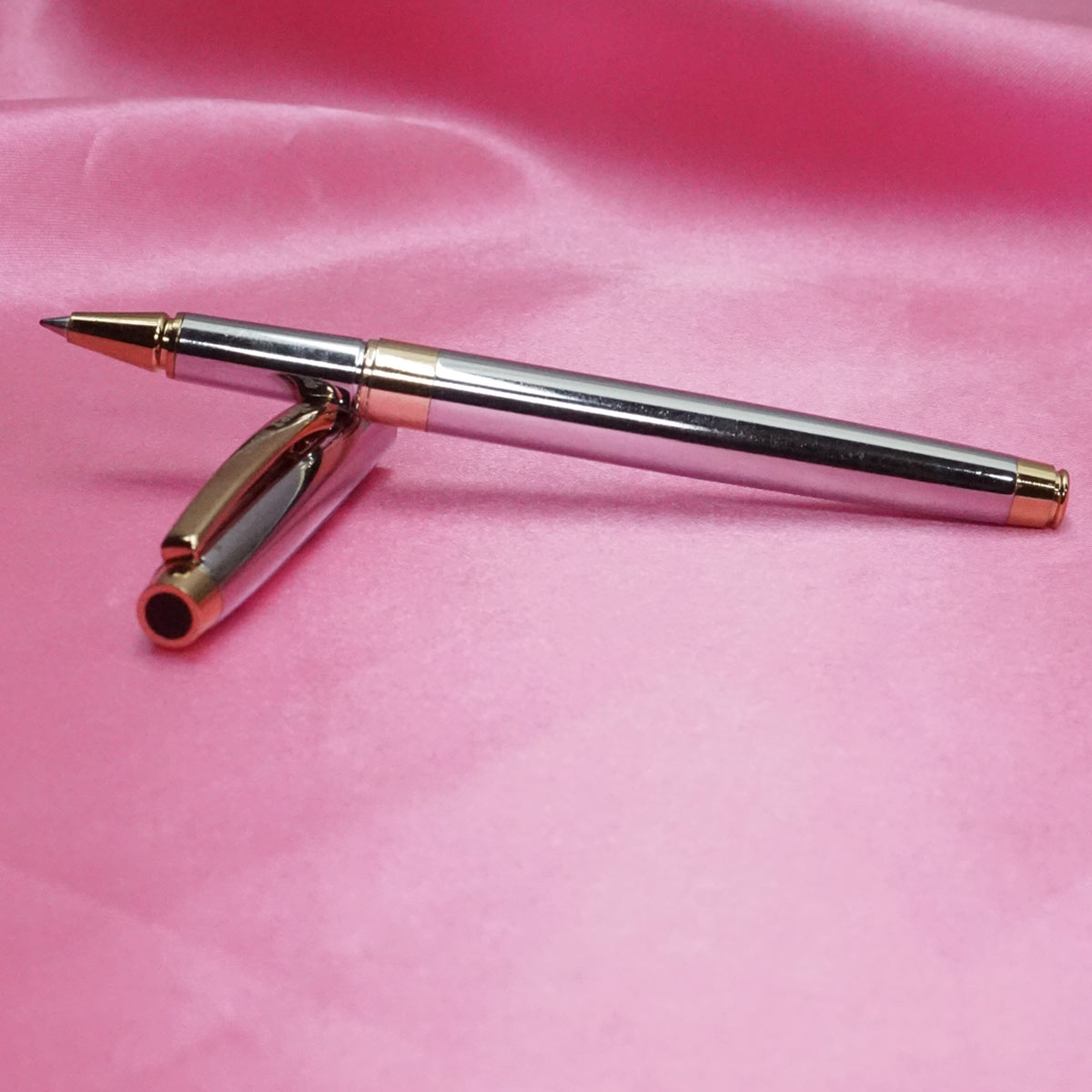 Oliver Moon Glossy Silver Color Body With Gold Trim Medium Tip Roller ...