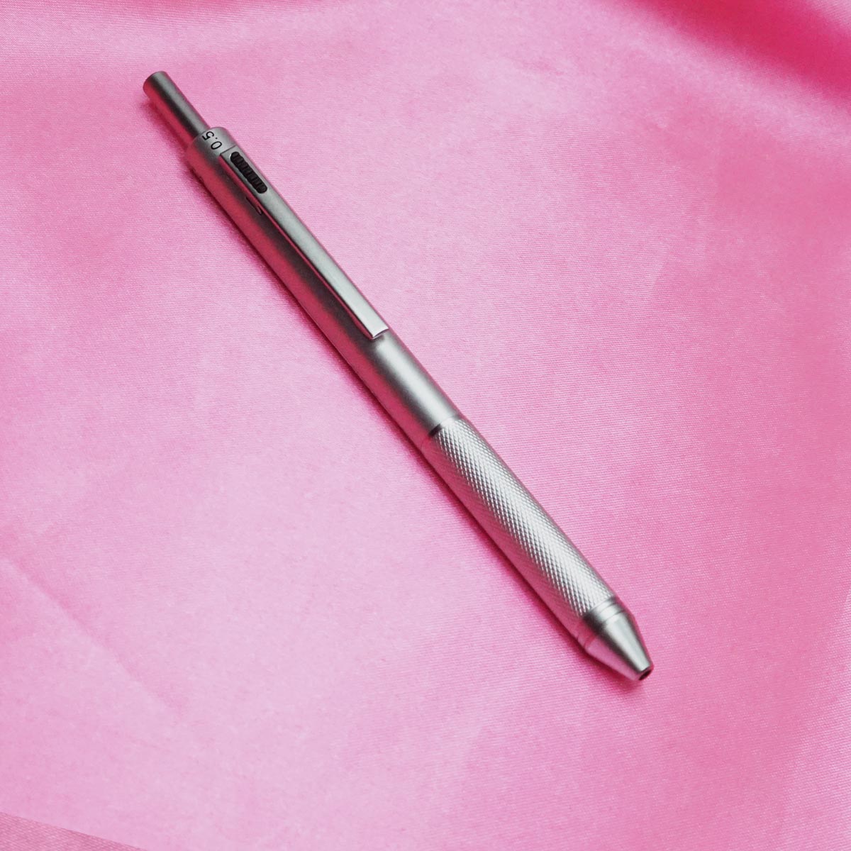 penhouse.in Silver Color Body With Multi Color Pen And 0.5 Tip Pencil 4 ...