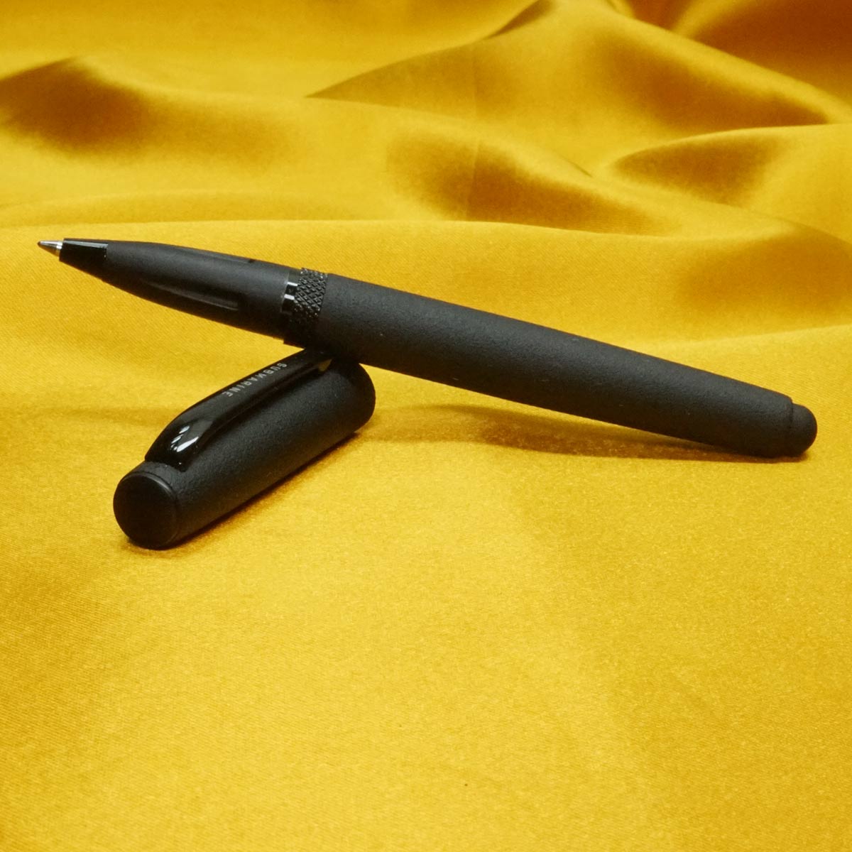 Submarine 967 Mat Black Color Body With Magnetic Cap Medium Tip Roller ...