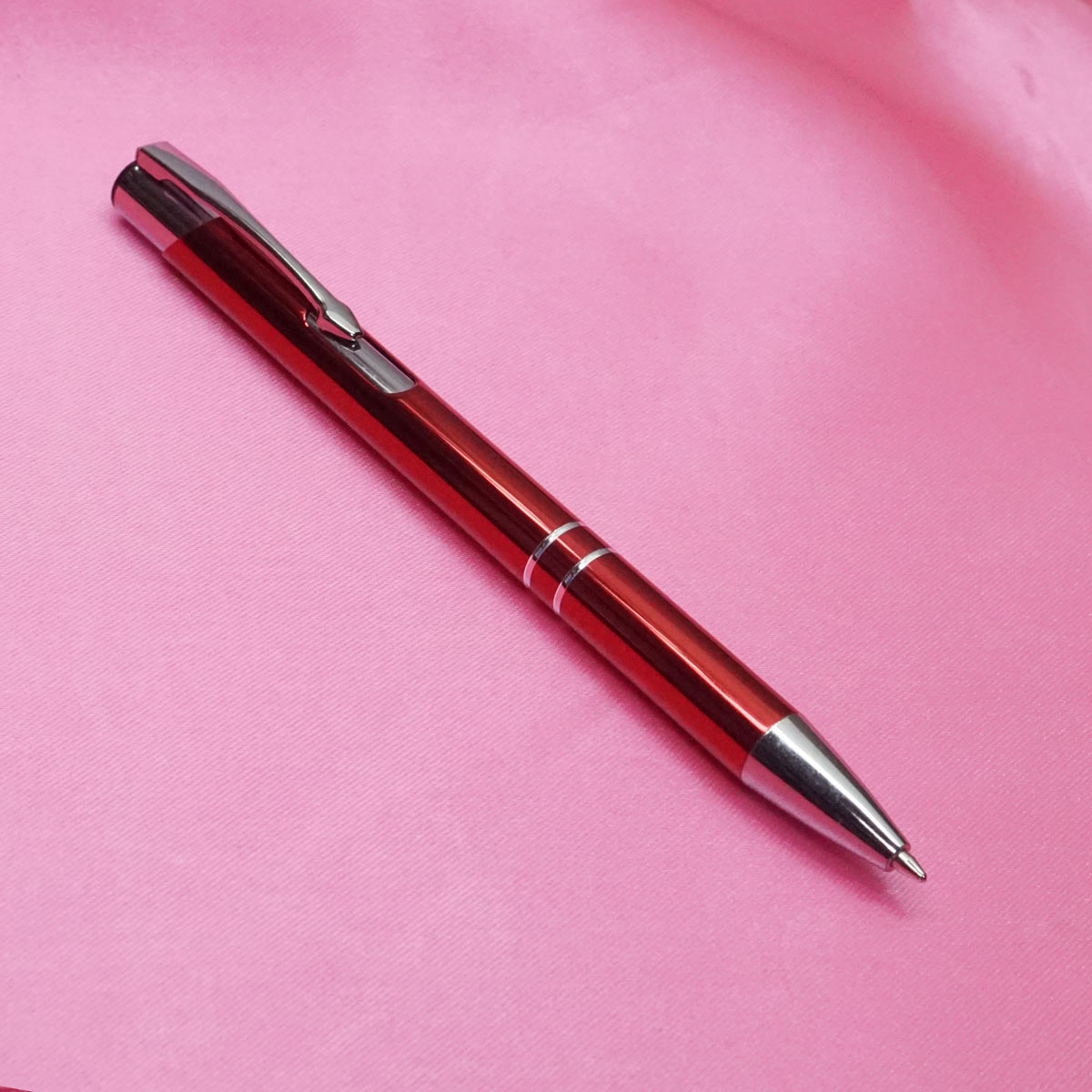 penhouse.in Glossy Red Color Body With Medium Tip Click Type Ball Pen ...