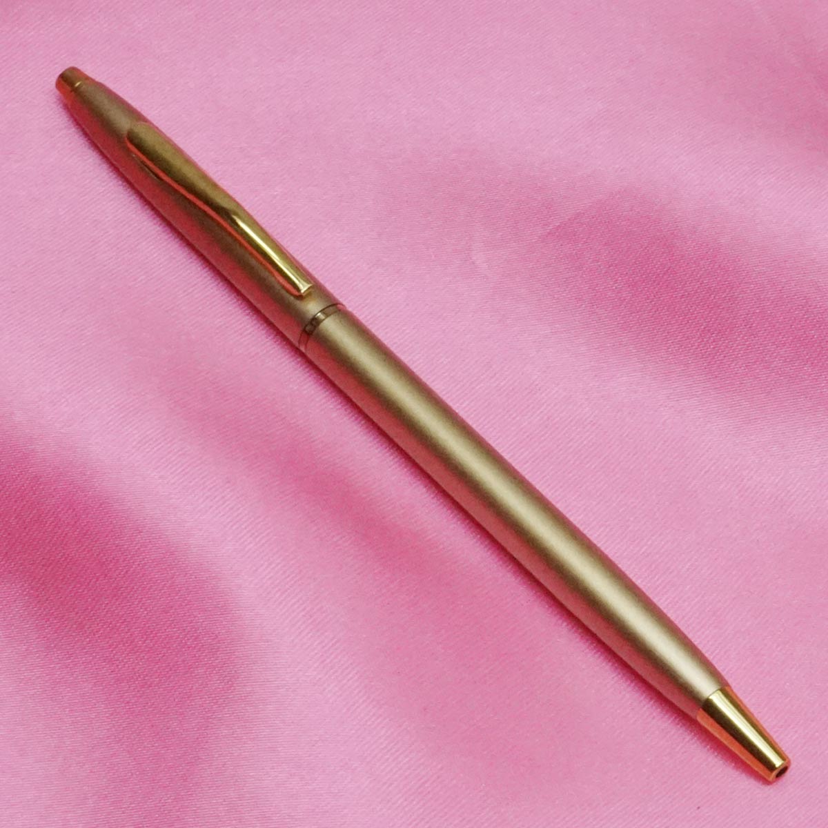 penhouse.in Slim Mat Gold Finish Body With Medium Tip Twist Type Ball ...