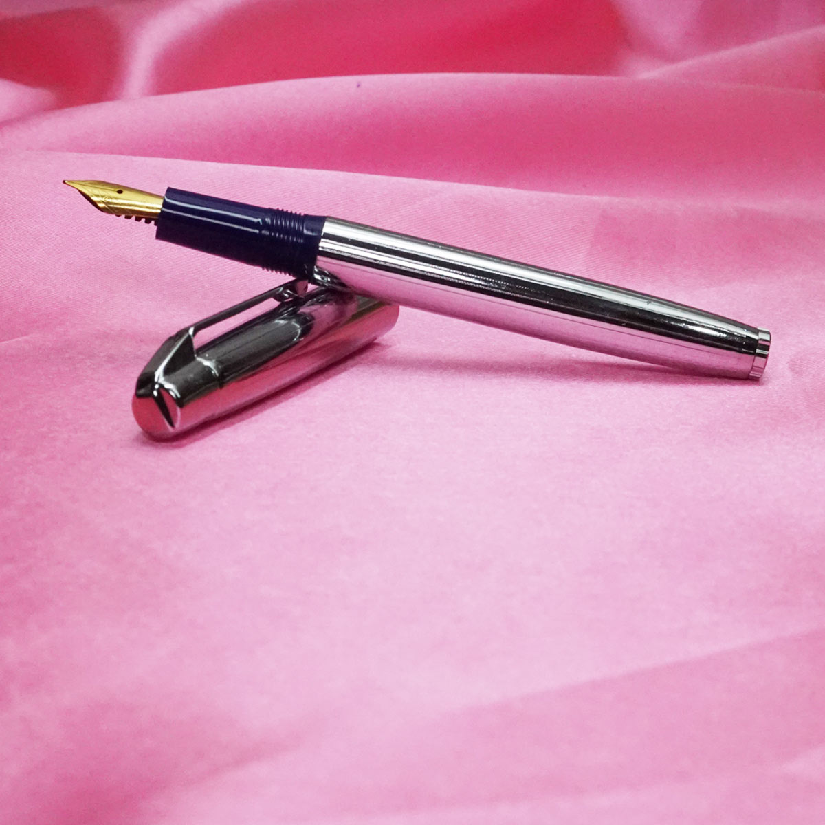 Oliver Warvick Silver Color Body With Blue Color Holder Silver Clip ...