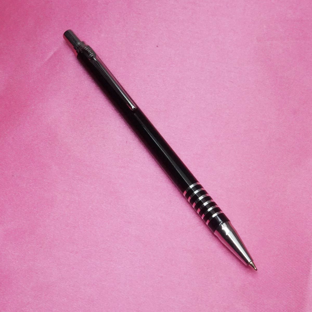Boat Giza Black Color Body With Silver Trim Fine Tip Click Type Ball ...
