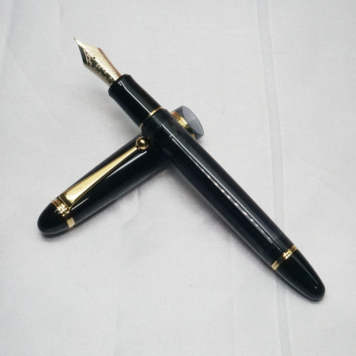 Pilot Custom 823 Transparent Black Body Fountain Pen with Medium Nib ...
