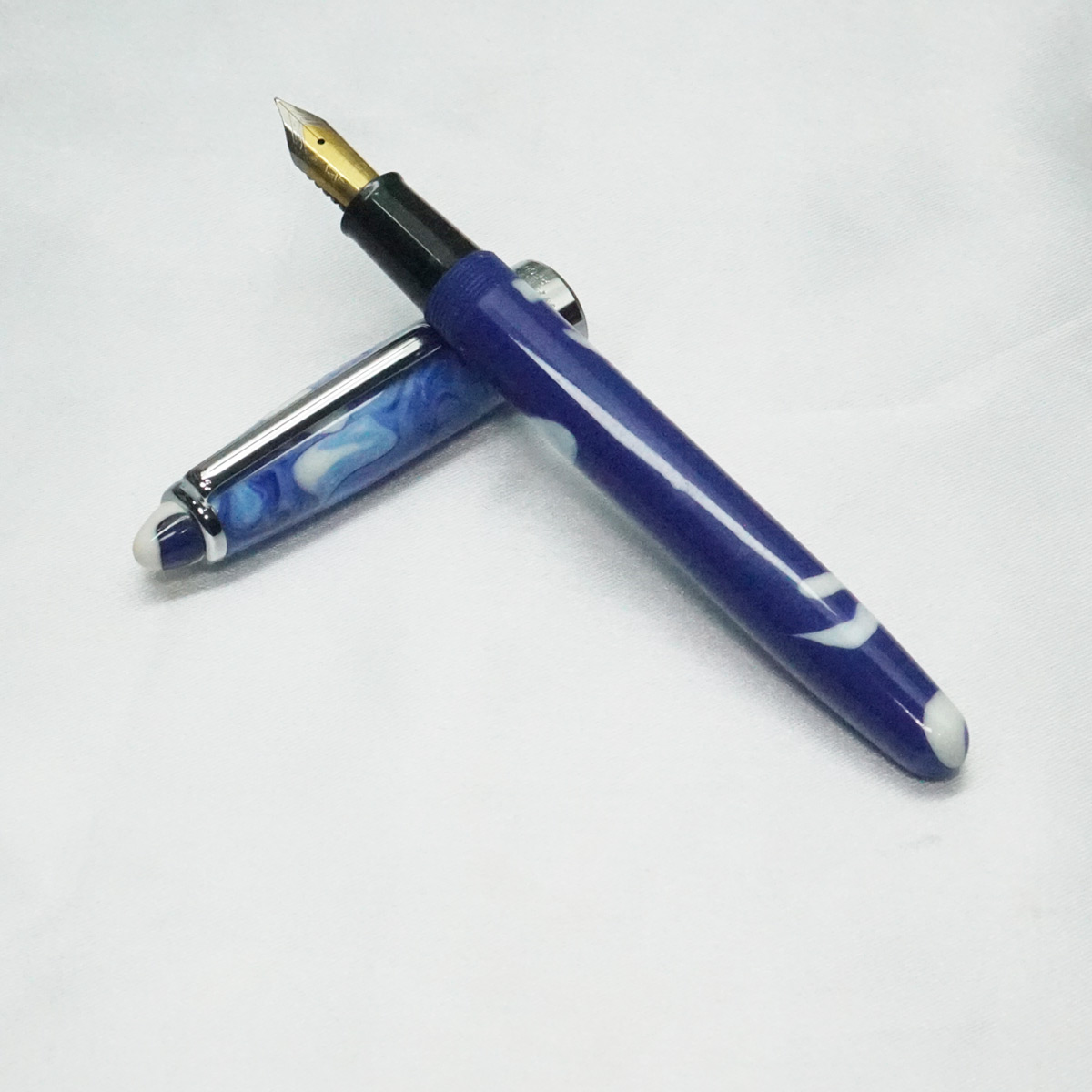 Airmail 69A - Wality Blue White Pattern Acrylic Body With Fine Nib ...
