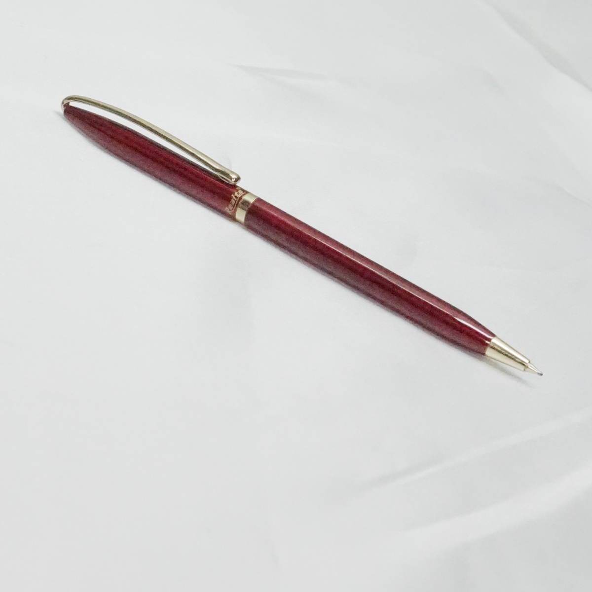 Realto Carnival Maroon Color Body With Golden Clip Fine Tip Twist Type ...