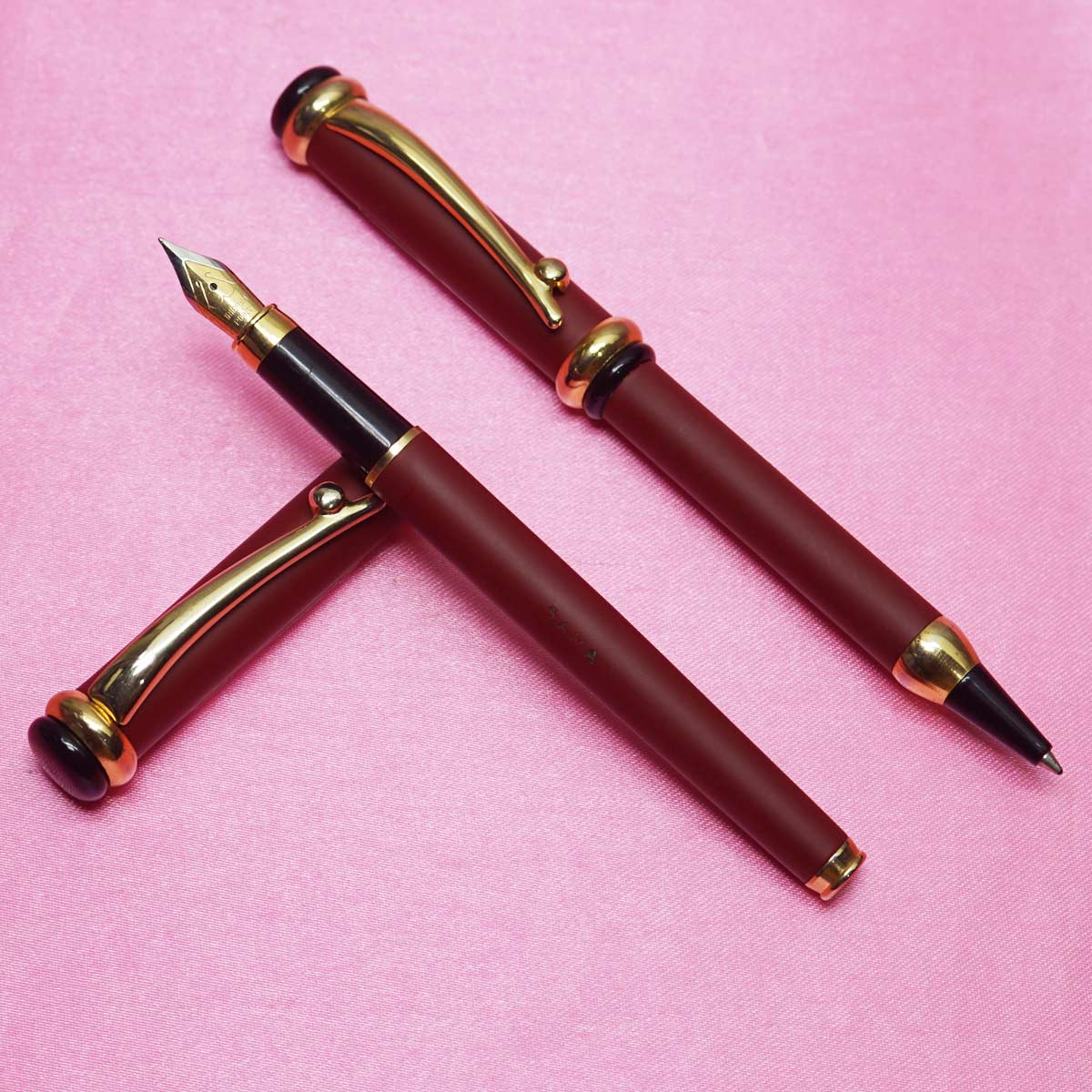 Gama - 24 - Red Color Body and Cap with Gold Trims - No.5 Dual Tone ...