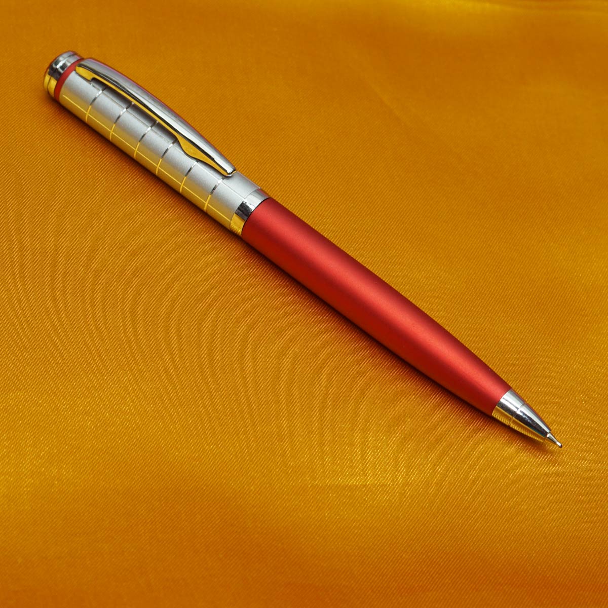 Submarine 2089 Red Color Body With Silver Color Checked Design Cap Fine ...