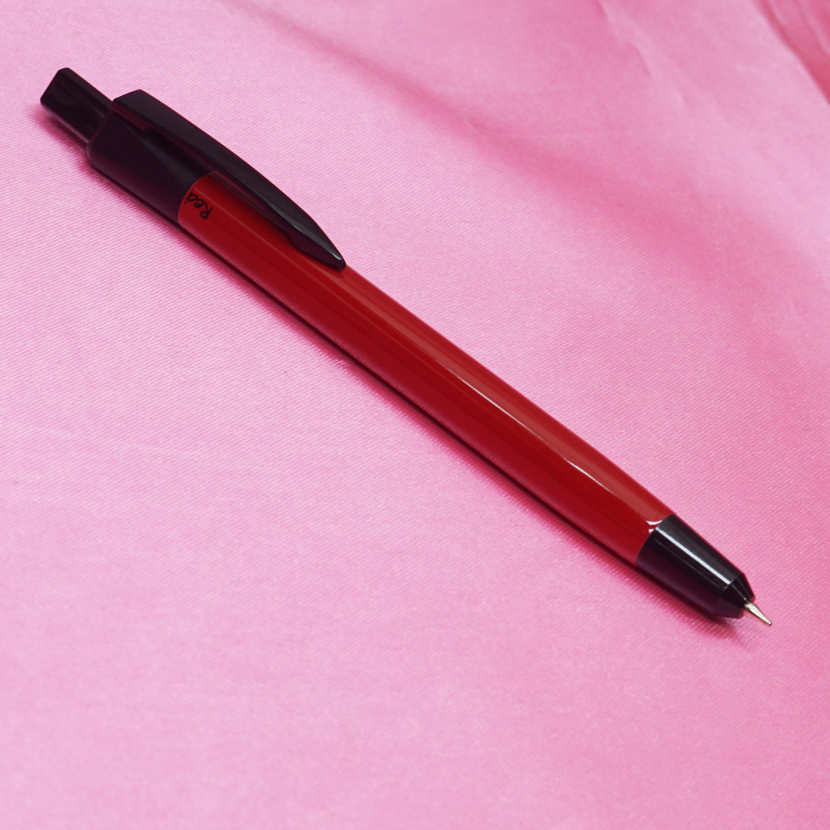 penhouse.in 3 in 1 Red Color Body With Black Clip Fine Tip Retractable ...