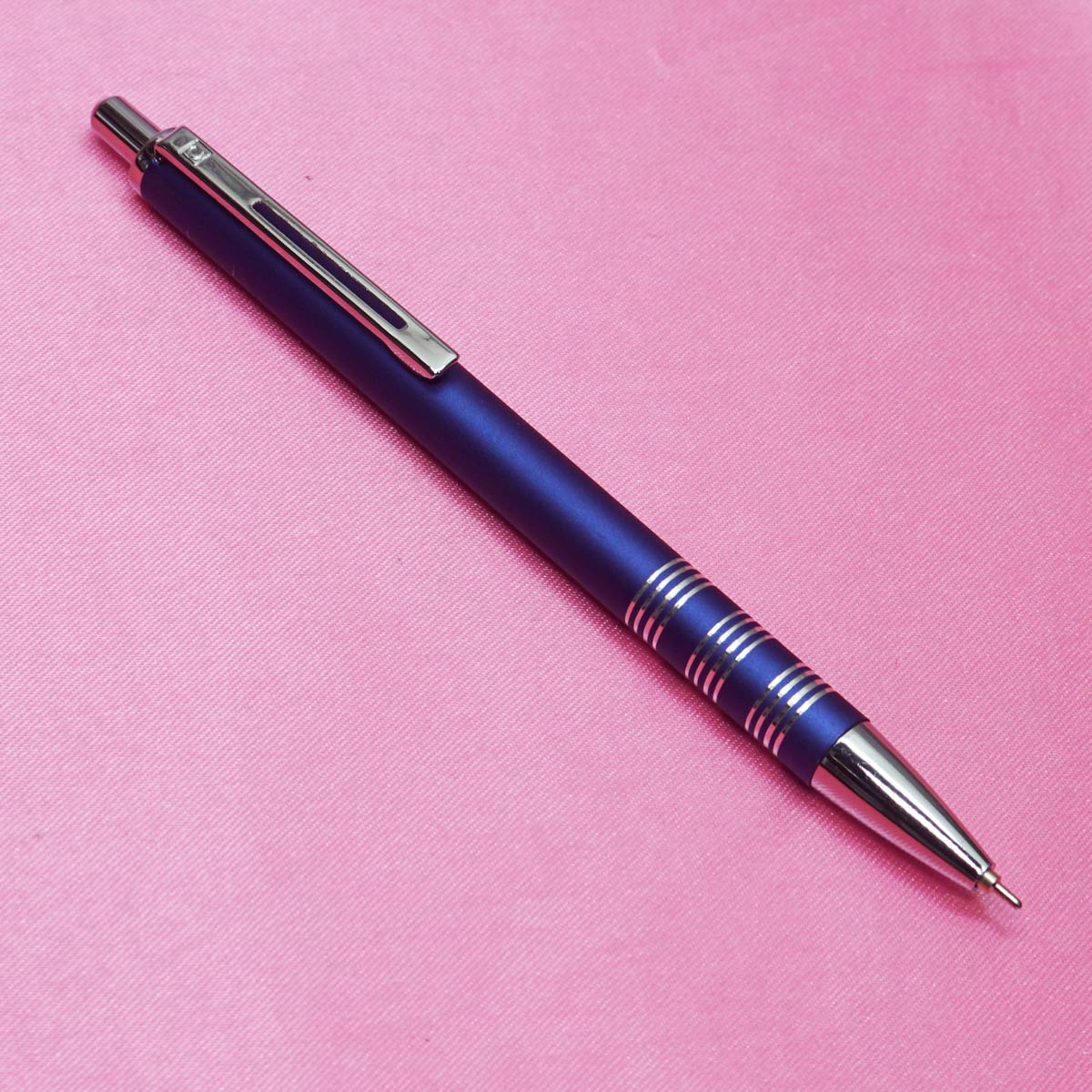 Cello U-Nic Blue Color Body With Silver Clip Fine Tip Click Type Ball ...