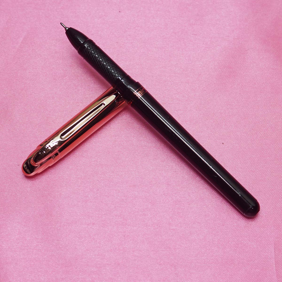 Flair Writo-meter Black Color Body With Gold Cap Fine Tip Cap Type Ball ...