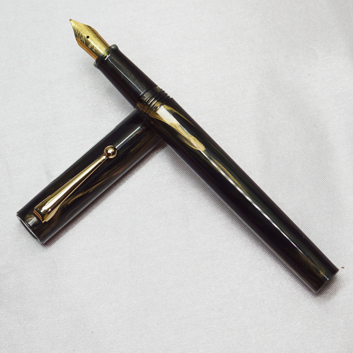 Starone Torpedo Dark Green Color Body With Gold Clip Fine Nib Eye ...