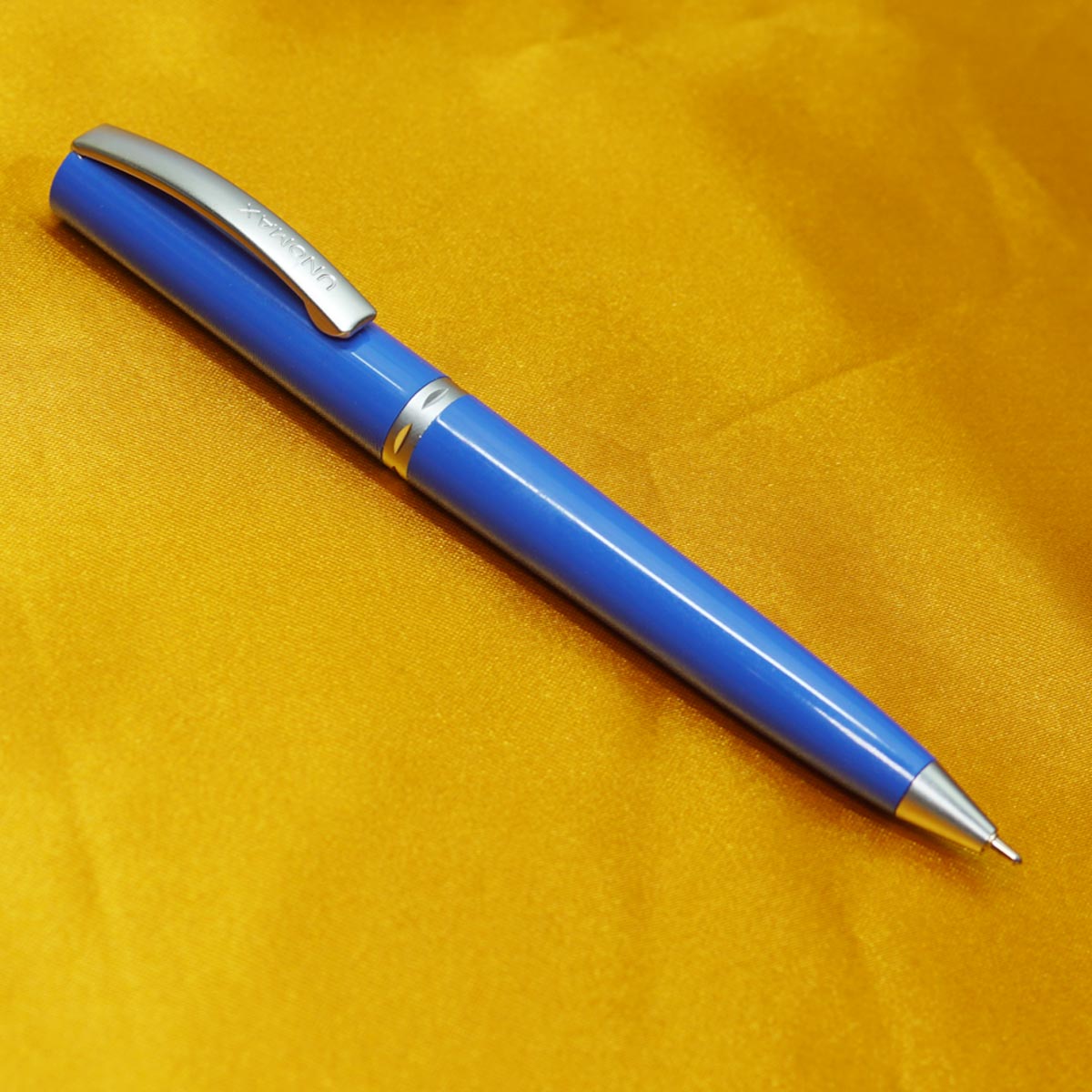 Unomax ALPHA Blue Color Body With Blue Cap Fine Tip Twist Type Ball Pen ...