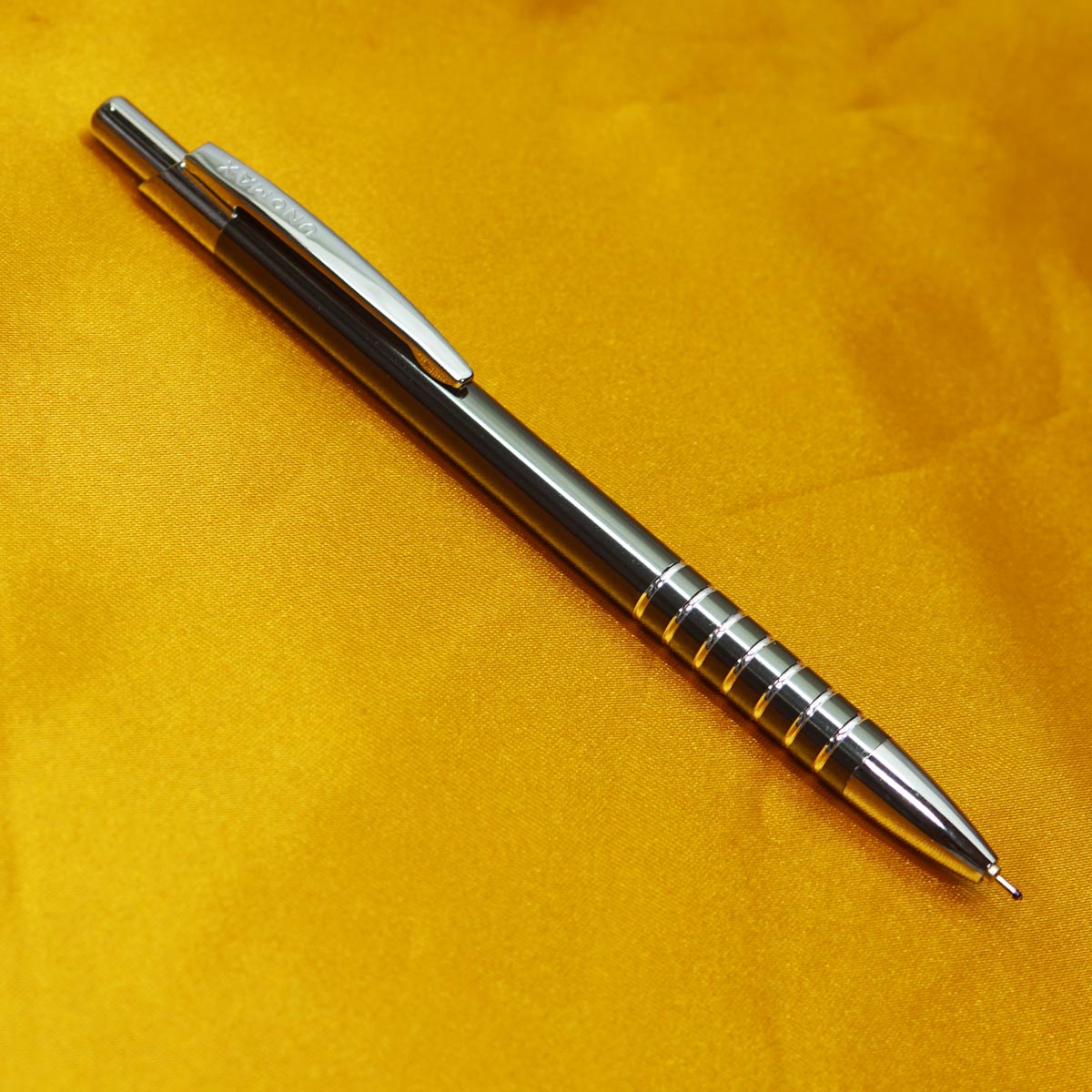 Unomax SONET Grey Color Body With Silver Clip Fine Tip Retractable Type ...