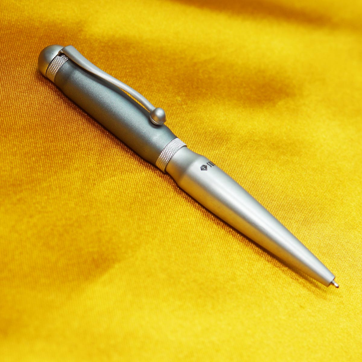Submarine Short Silver Body With Mat Grey Color Cap Fine Tip Twist Type ...