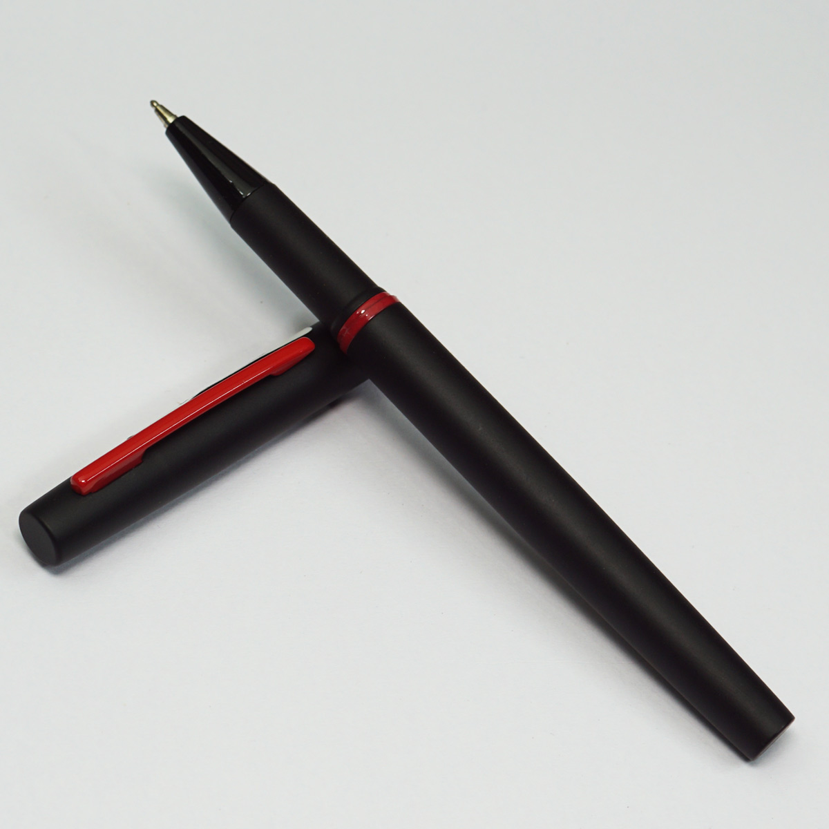 penhouse.in Black Color Body With Magnatic Cap and Red Clip Fine Tip ...