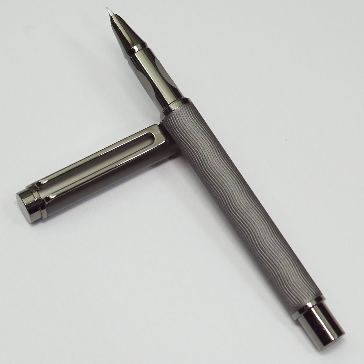 Yiren 3798 Grey Color Curve Strip Line Body With Gunmetal Finish Cap ...