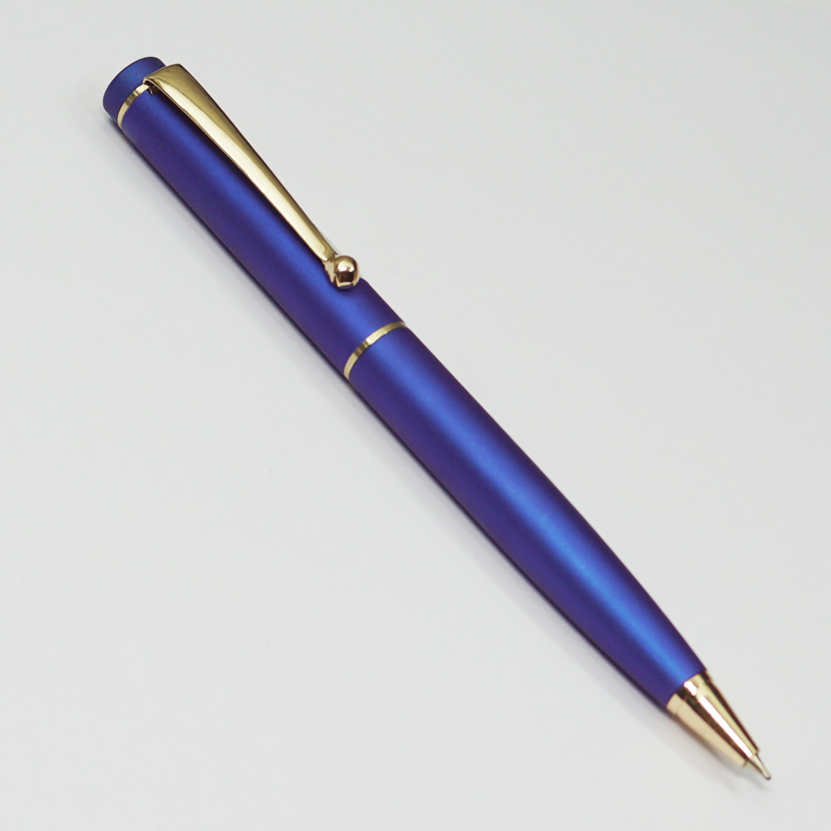 penhouse.in Royal Blue Color Body With Golden Color Clip Fine Tip Twist ...