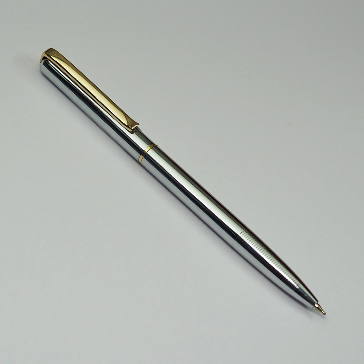 penhouse.in Silver Color Body With Gold Clip Fine Tip Twist Type Ball ...