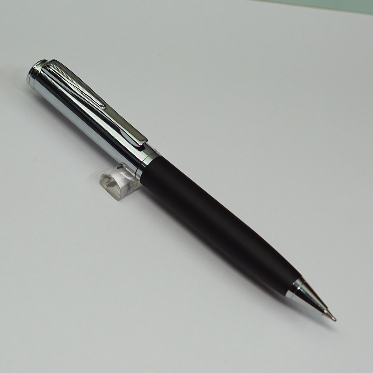 penhouse.in Black Color Body With Silver Cap Fine Tip Twist Type Ball ...