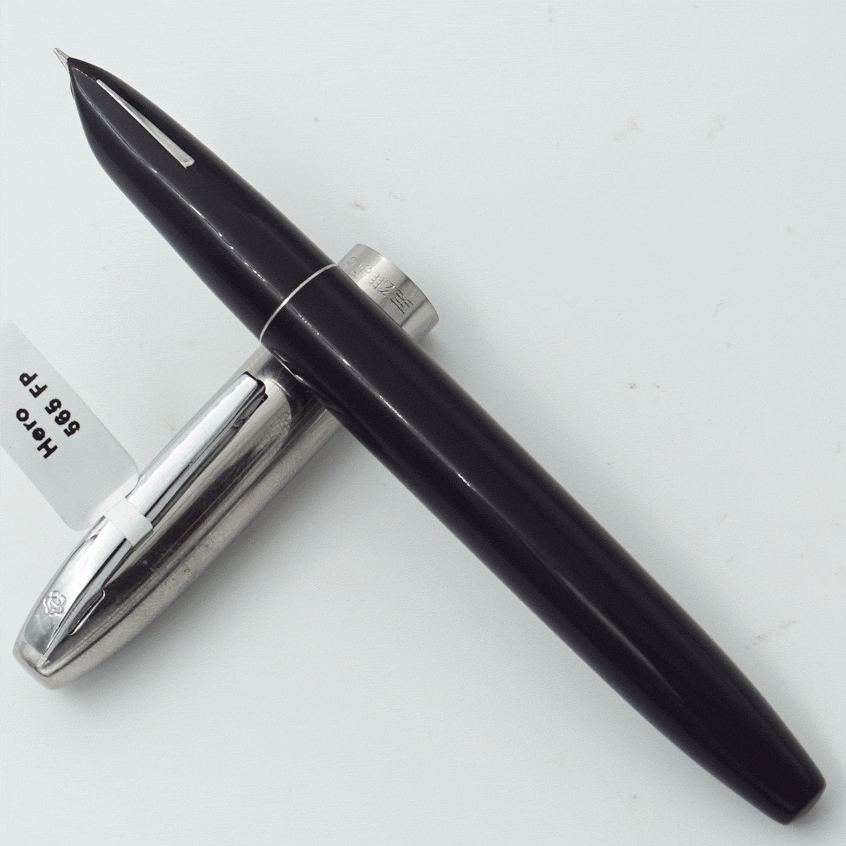 Hero 565 Black Color Body With Silver Cap Fine Nib Rubbersac Model ...