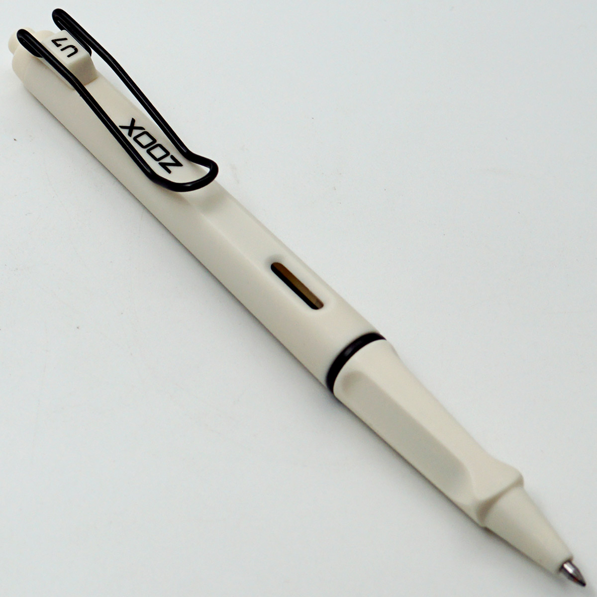 Zoox U7 White Color Body With Black Color Clip Medium Tip Retractable ...